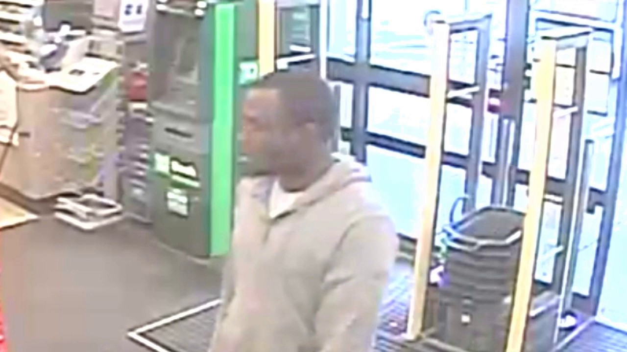 Tampa Police Looking For Fraud Suspects Youtube