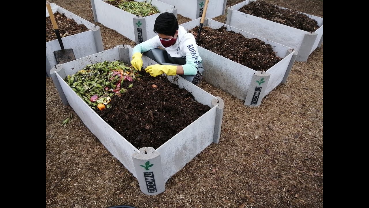 Ecomu huertos - Pequeña planta de compostaje y Huerto Urbano - YouTube