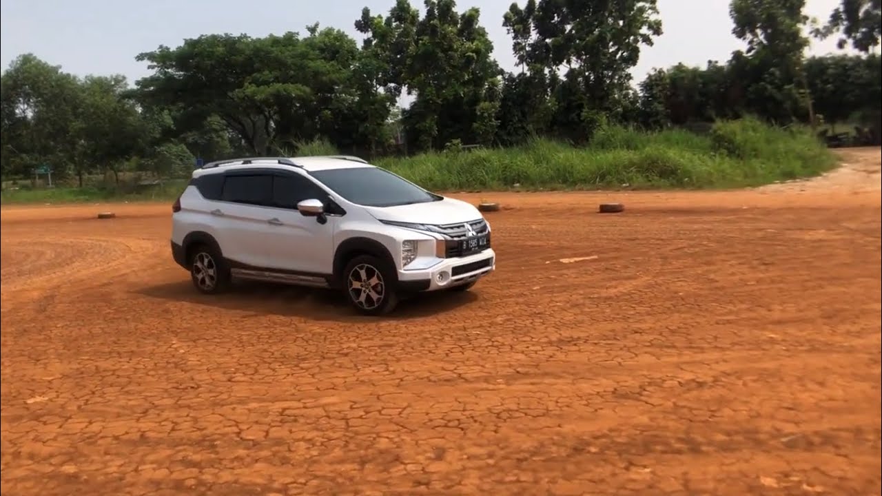 MINI OFF-ROAD XPANDER CROSS - YouTube