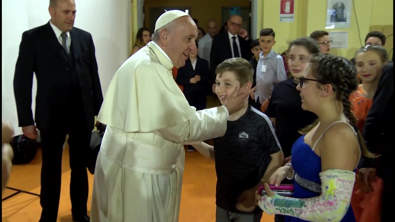 Tears and emotion from students after pope's visit to a school in Rome ...