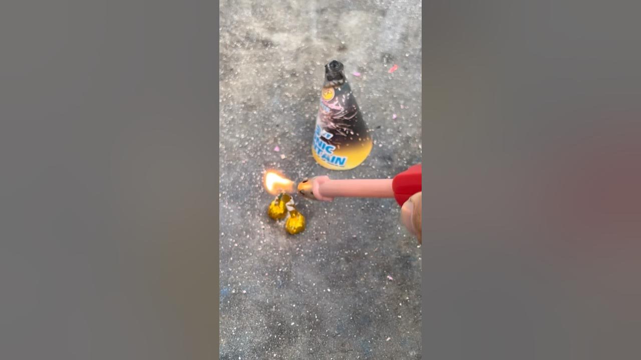 Ngabuburit Menyalakan petasan telur dino di dalam wajan #experiment #Petasan #mercon #shorts ...