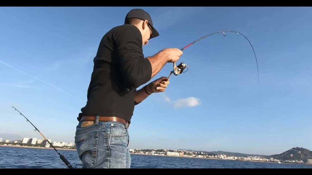 Salida en Barca Costa Brava - Currican, Jigging, Spinning - YouTube