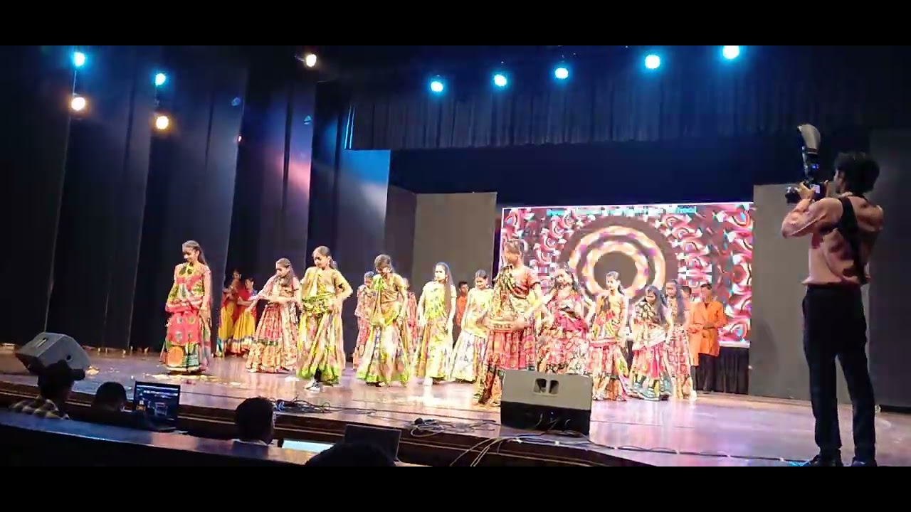 SVHHS ANNUAL DAY 2024-25 GHANAN GHANAN GHAN BARSE BADRA 9th B - YouTube
