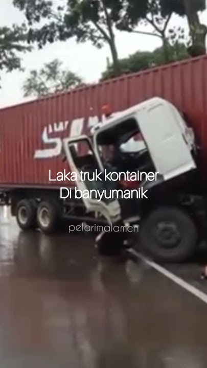 Laka truk kontainer di banyumanik, semarang #trukmania #kontainer #lakatruk #semarang # ...