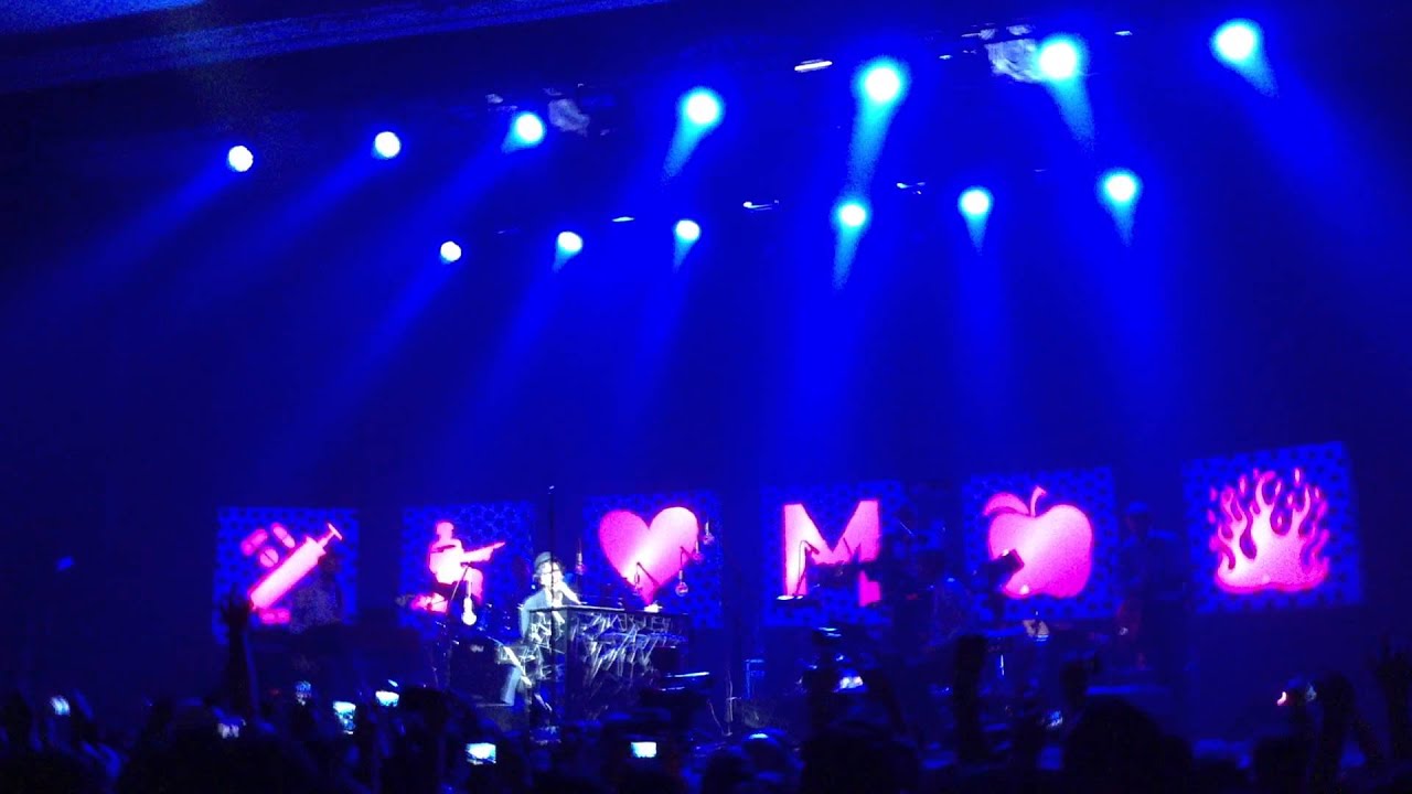 lollipop - mika (LIVE IN JAKARTA, INDONESIA) - YouTube