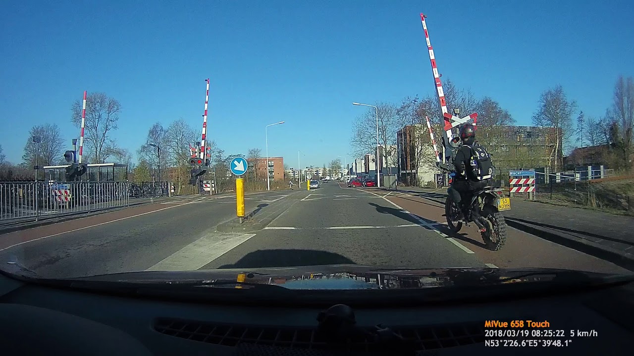 EVEN0041 Motor rechts inhalen en bomen gaan naar beneden kopie - YouTube