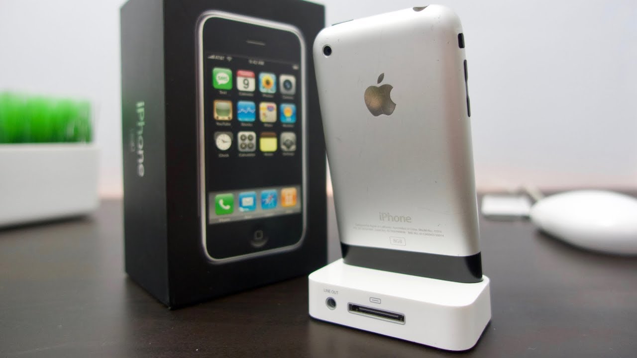 Tech Flashback: Apple iPhone Unboxing & Review - YouTube