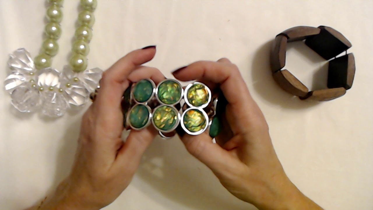 ASMR | Clinky/Clacky Jewelry Sounds (Plastic & Wood) (Whisper) - YouTube