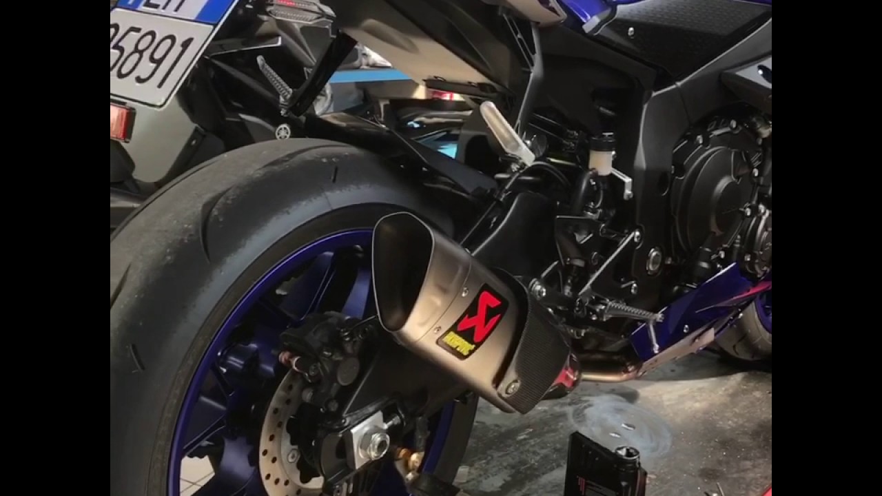 R1 2017 akrapovic - YouTube