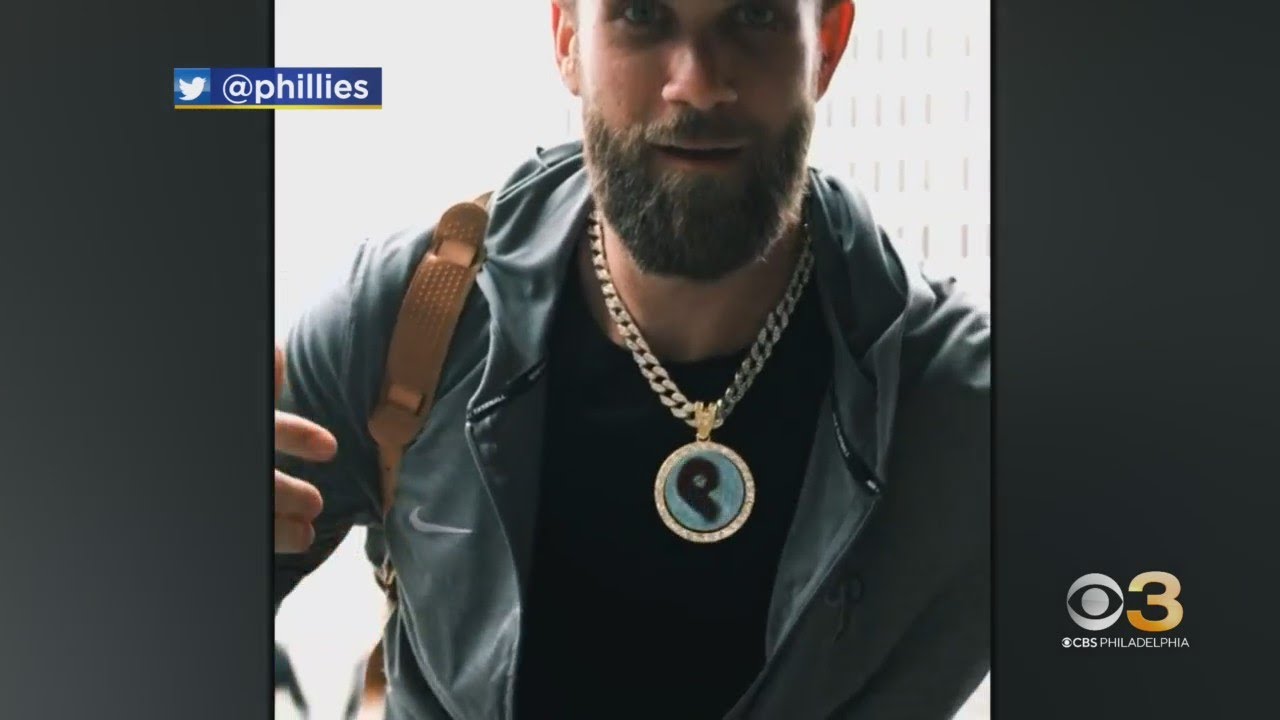 Phillies' Bryce Harper shows off bling prior to Game 2 against Braves ...