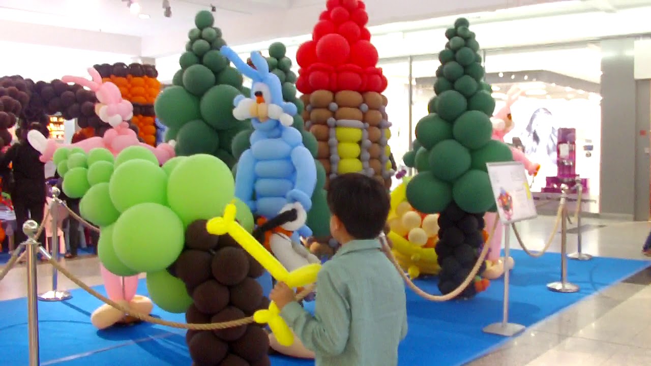 After making balloon animals.Rynan Alex looking at different types of ...