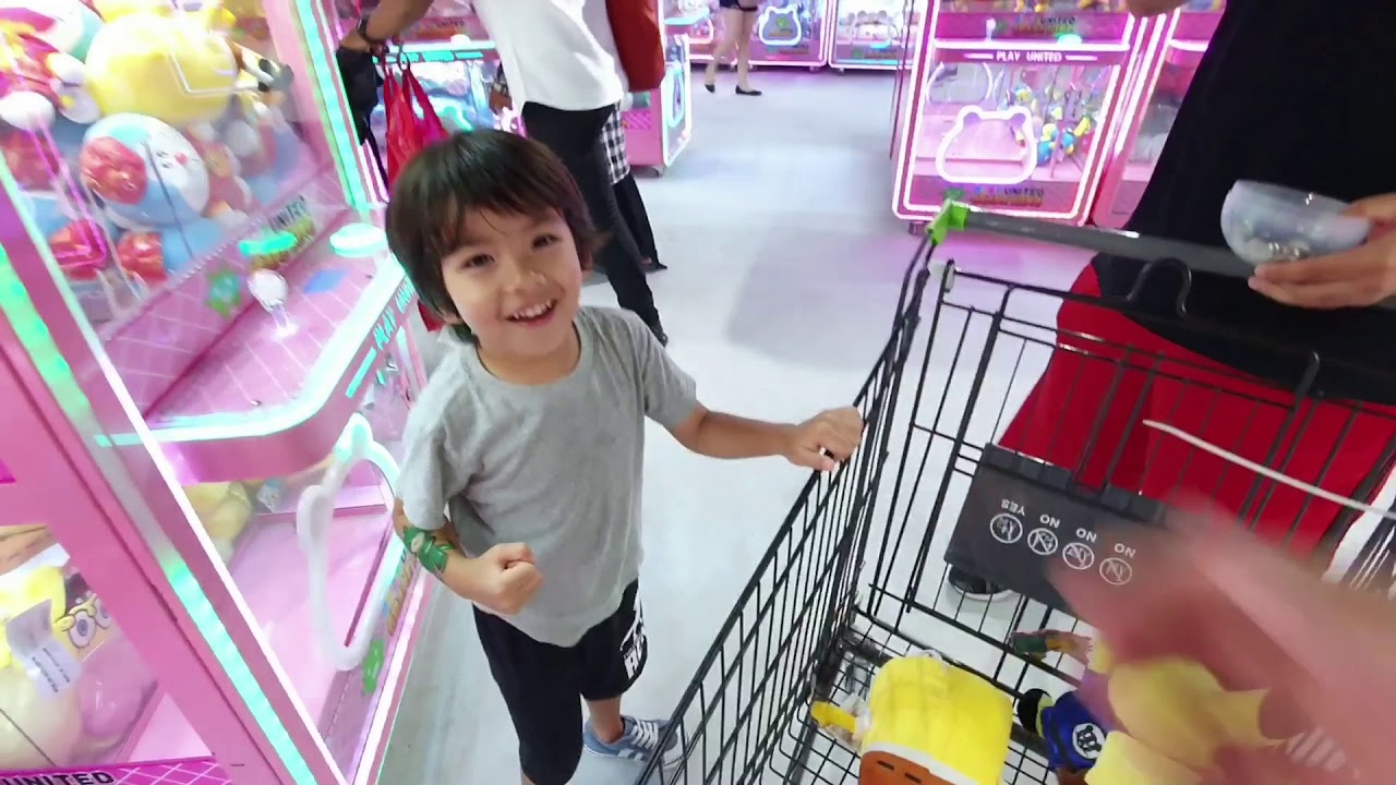 Singapore Claw Machine YouTubers get together for epic wins Pt. 1 - YouTube