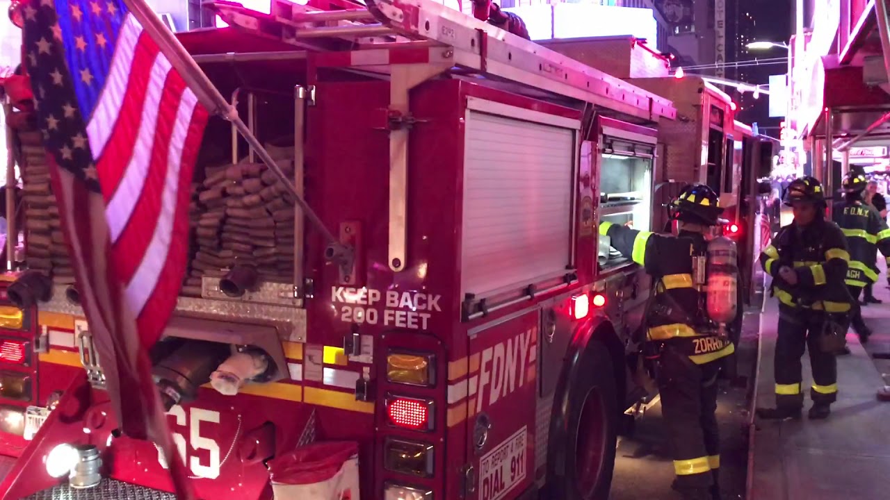 FDNY ENGINE 65 RESPONDING ON WEST 43RD STREET TO REPORTS OF A FIRE IN ...
