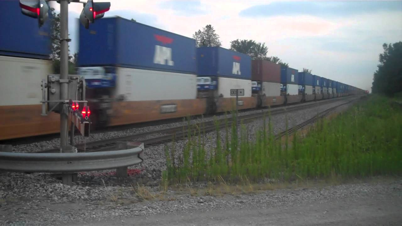 UP 7474 and Amtrak SW Chief 3 meet at Bucklin, Mo. - YouTube