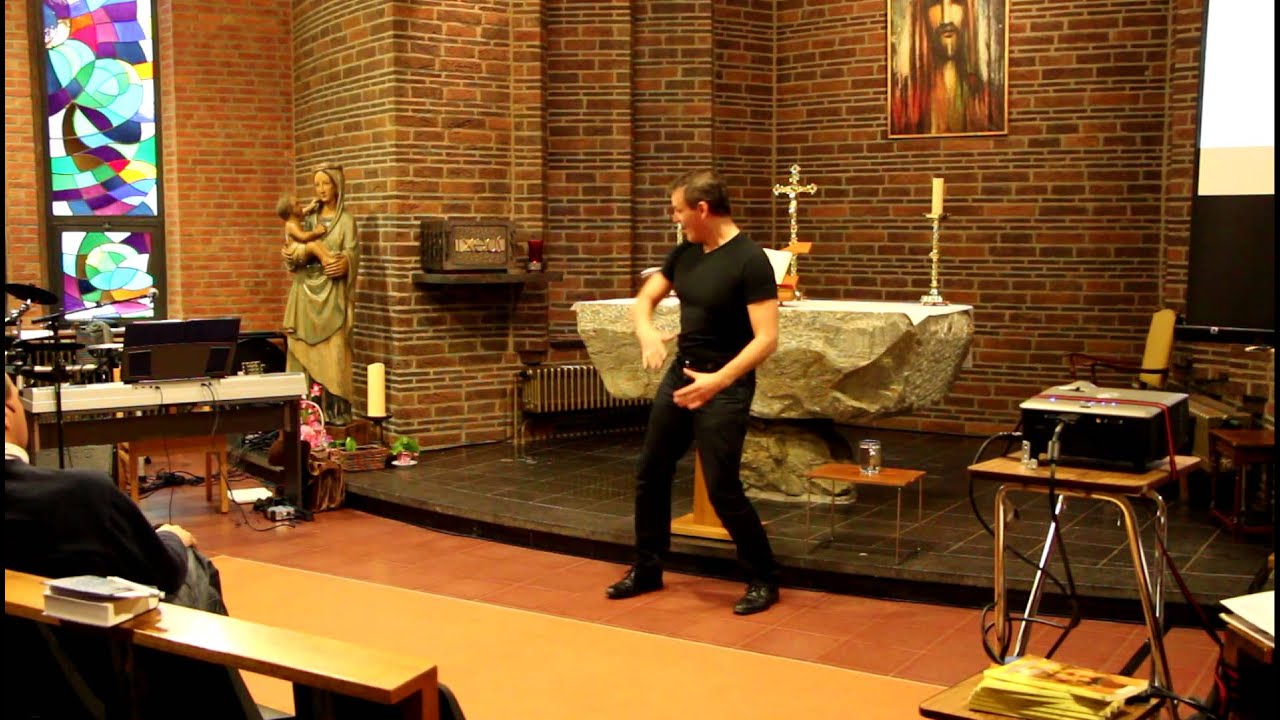 Johan Snoek speelt mime voor M.I.B.in Abdij (klooster) te Postel (Mol ...