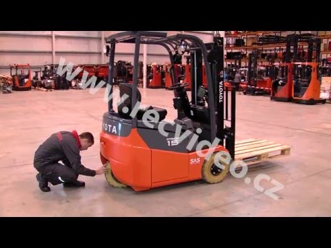 ČR - technologie - sklad - vysokozdvižný vozík - manipulace ...
