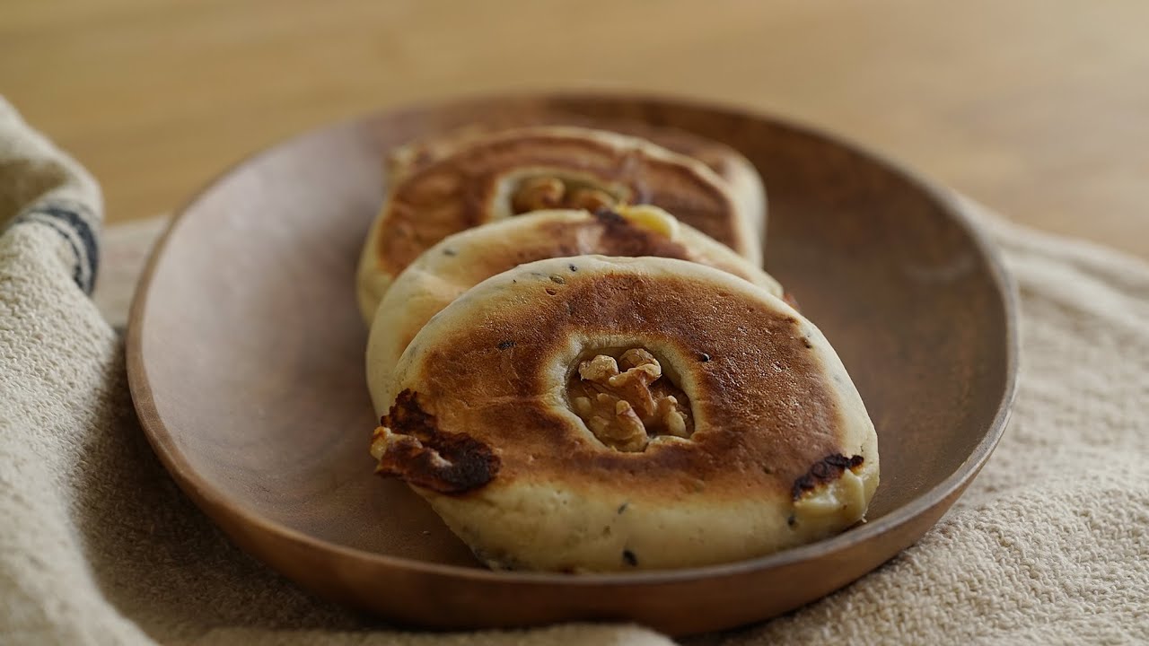 No Oven Cream cheese Bun : Black Sesame Mochi Bread : Honeykki 꿀키 - YouTube