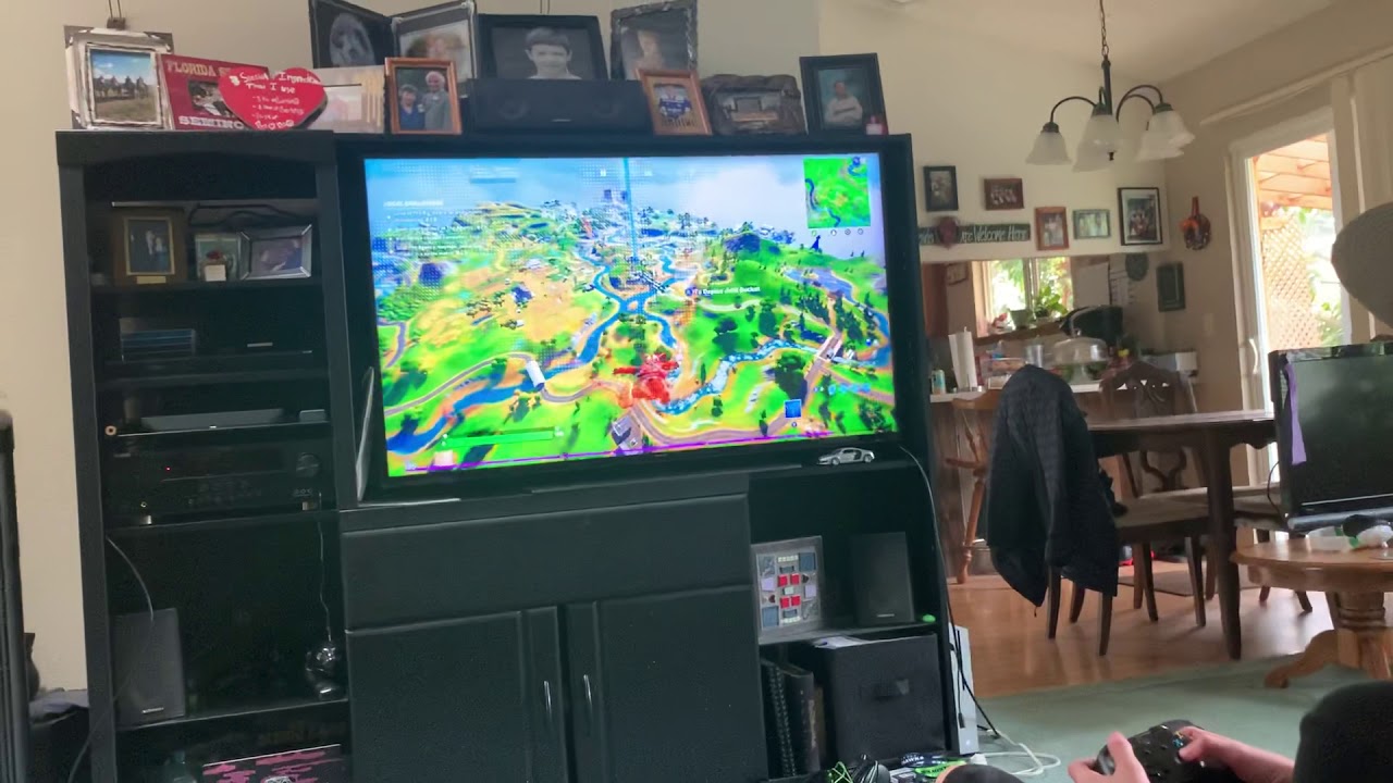 INSANE KID SMASHES XBOX CONTROLLER - YouTube