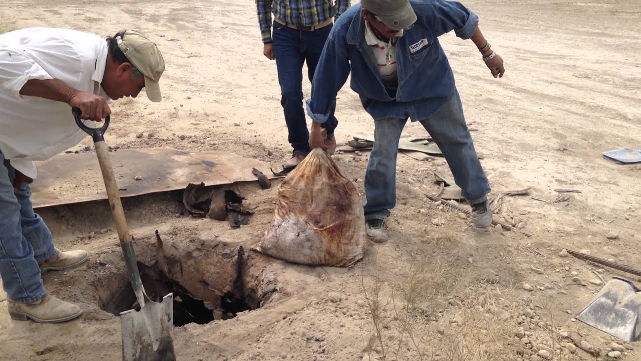Barbacoa enterrada, estilo mesillas Coahuila - YouTube