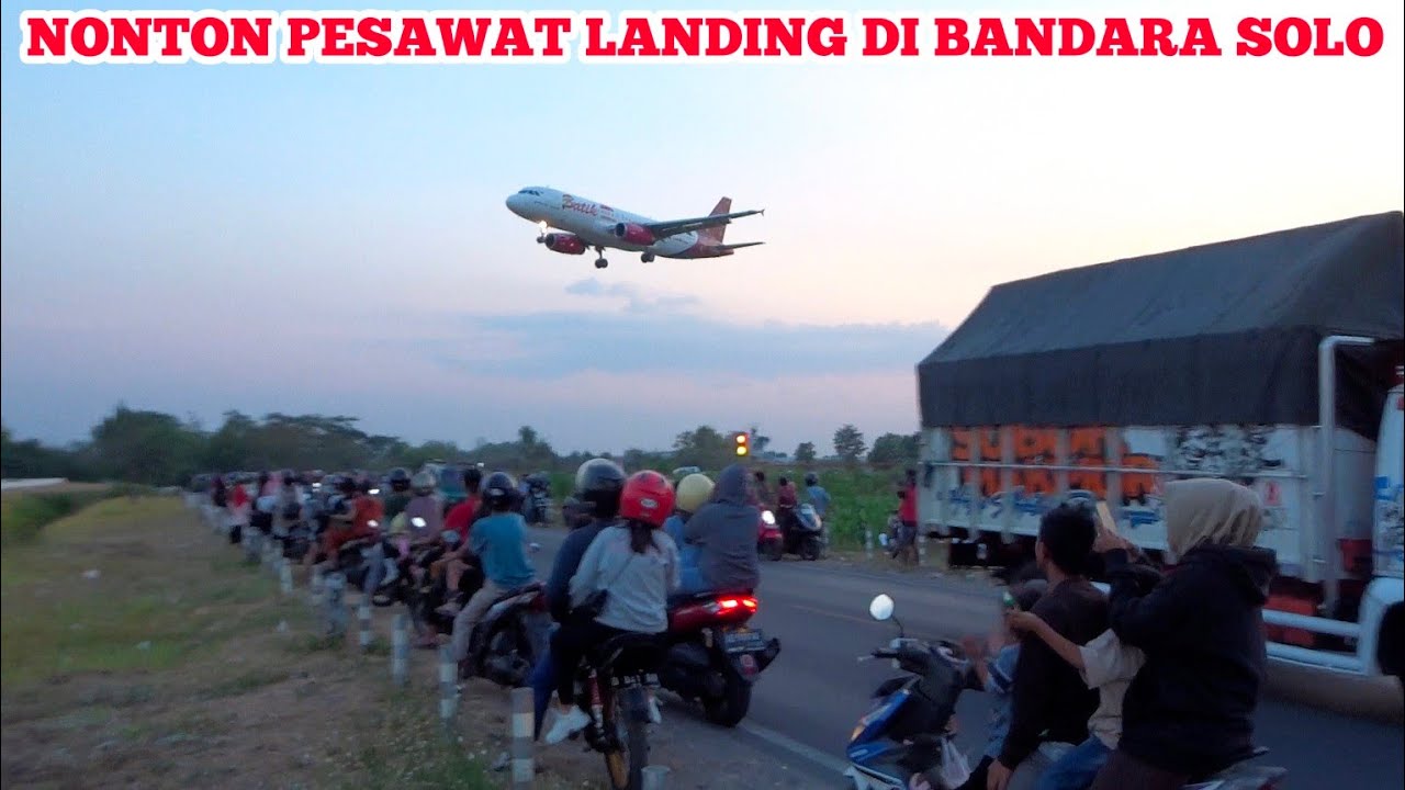 Rame-Rame Nonton Pesawat‼️Beginilah Suasana di Bandara Adi Soemarmo ...