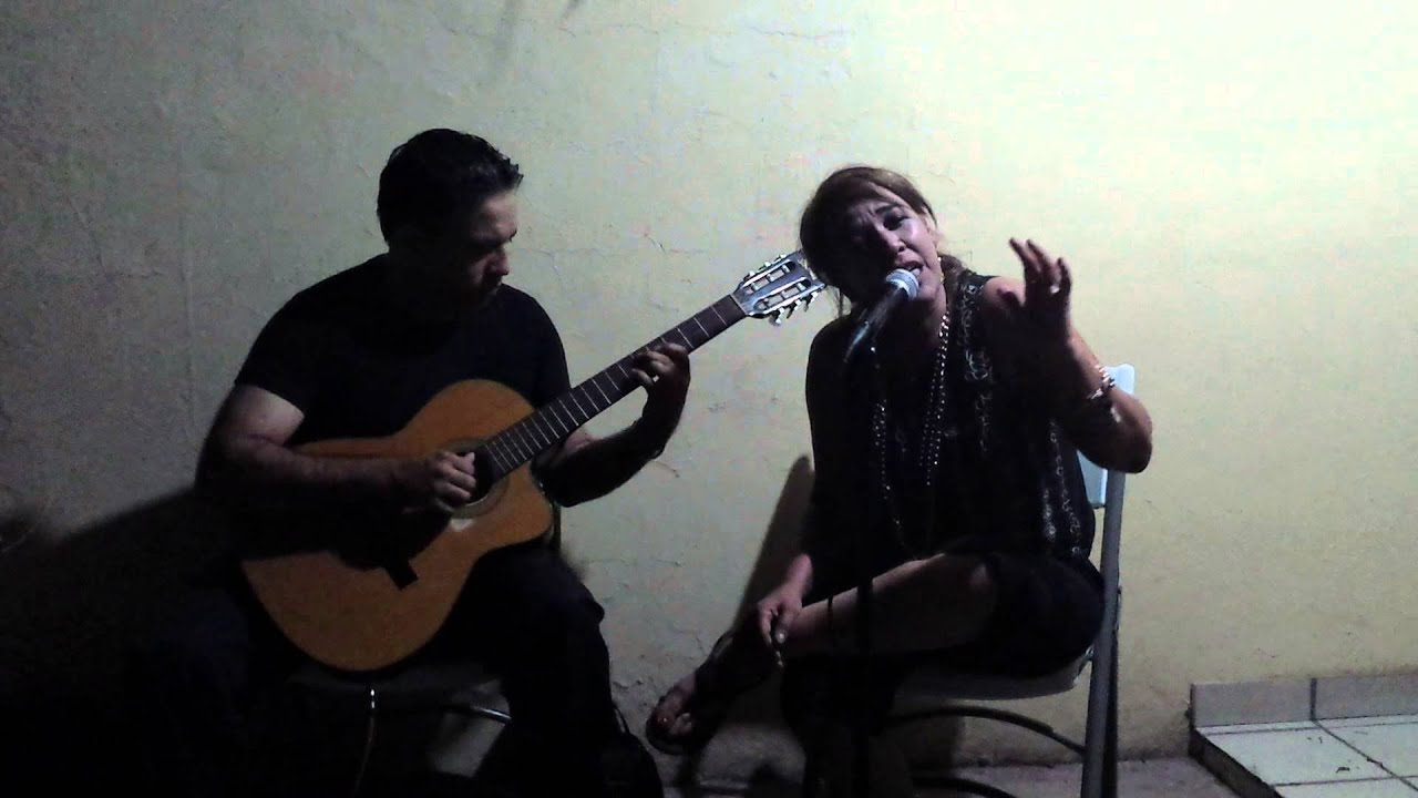 Contigo en la distancia - Lulu Franco, Bobby Nevarez - YouTube
