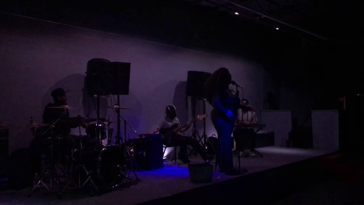 Marium Live @ Smoothz - YouTube