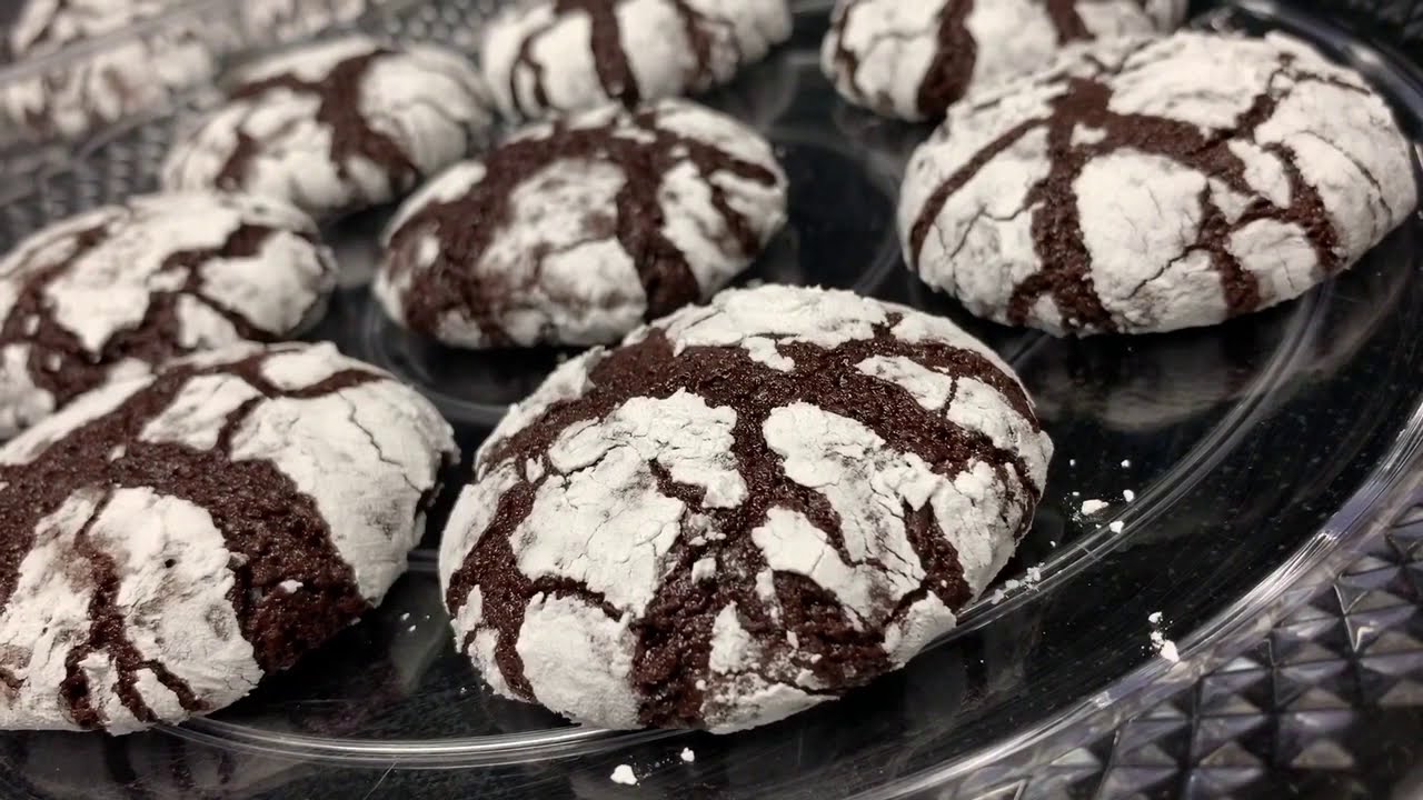 Fudgy, Chewy, and Moist Chocolate Crinkles | Best Chocolate Crinkles ...