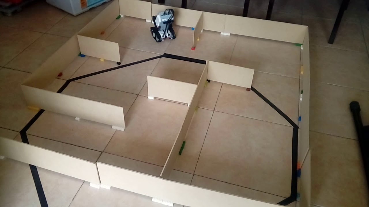EV3 mini tank bot labyrinth solver - YouTube