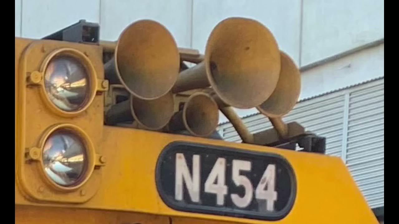V/Line N454 City of Horsham Leslie RS5T Horn - YouTube