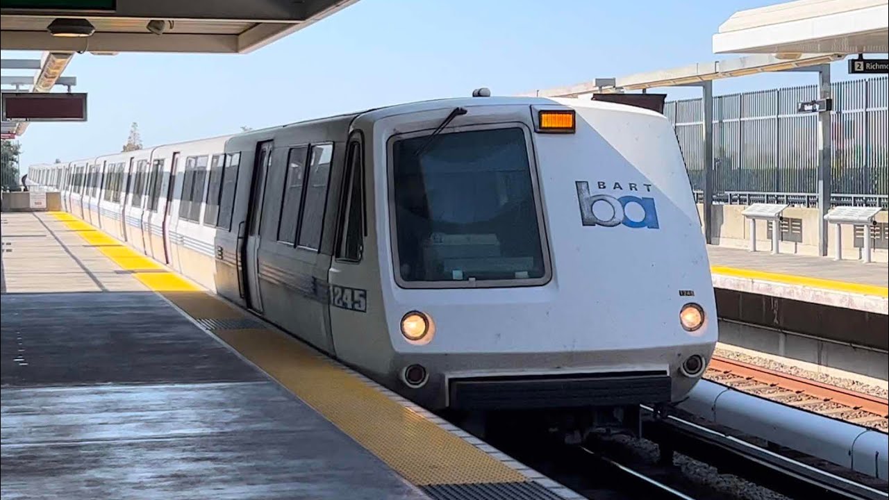 [Back from the Dead] Bart Legacy Fleet 8-Car Berryessa Train Arriving ...
