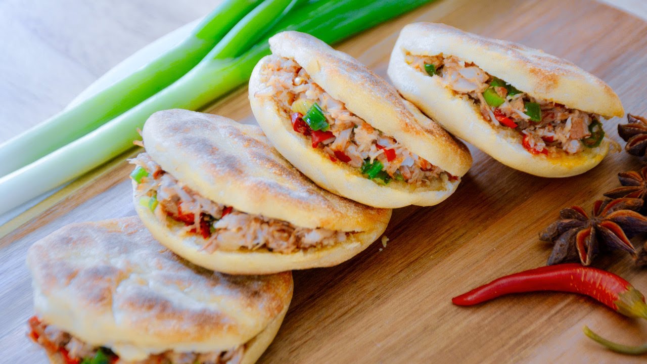 腊汁肉夹馍 | Chinese Pork burger (Roujiamo) - YouTube