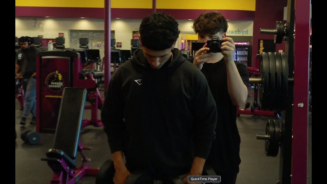 MOGGING PLANET FITNESS - YouTube