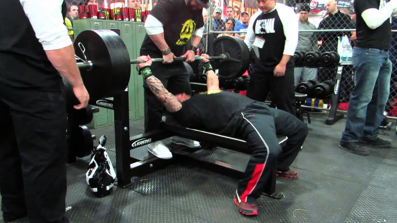Phillip Brewer benching 405 lbs x 7 reps in The Cage 2014 - YouTube