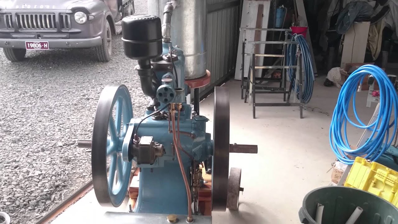 Lister J type. Petrol engine - YouTube