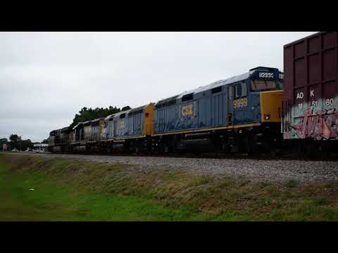 CSX 966 Leads CSX Train Q692 At Waterloo SC With F40PH Locomotives Trailing - YouTube