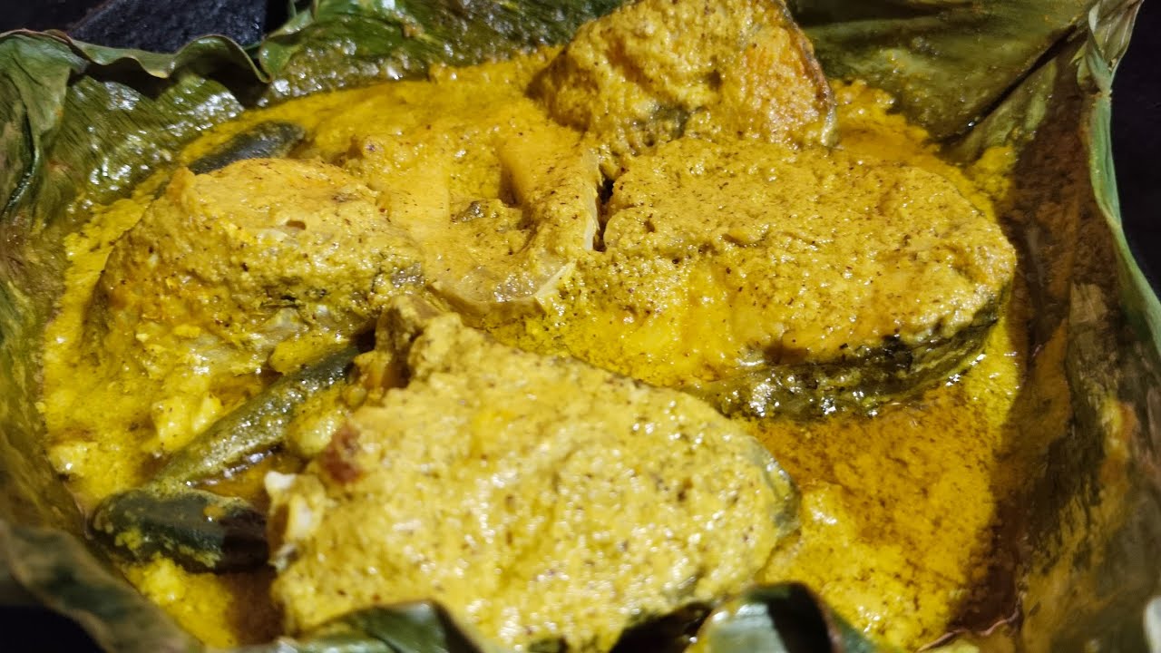 Bhetki Macher Bhapa Recipe - Famous Bengali Traditional Fish Curry ...