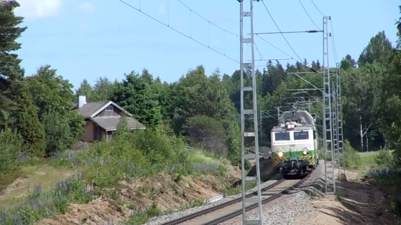 Finnish Sr1 pulled InterCity2 train passes Kaunislahti @ 150 km/h - YouTube