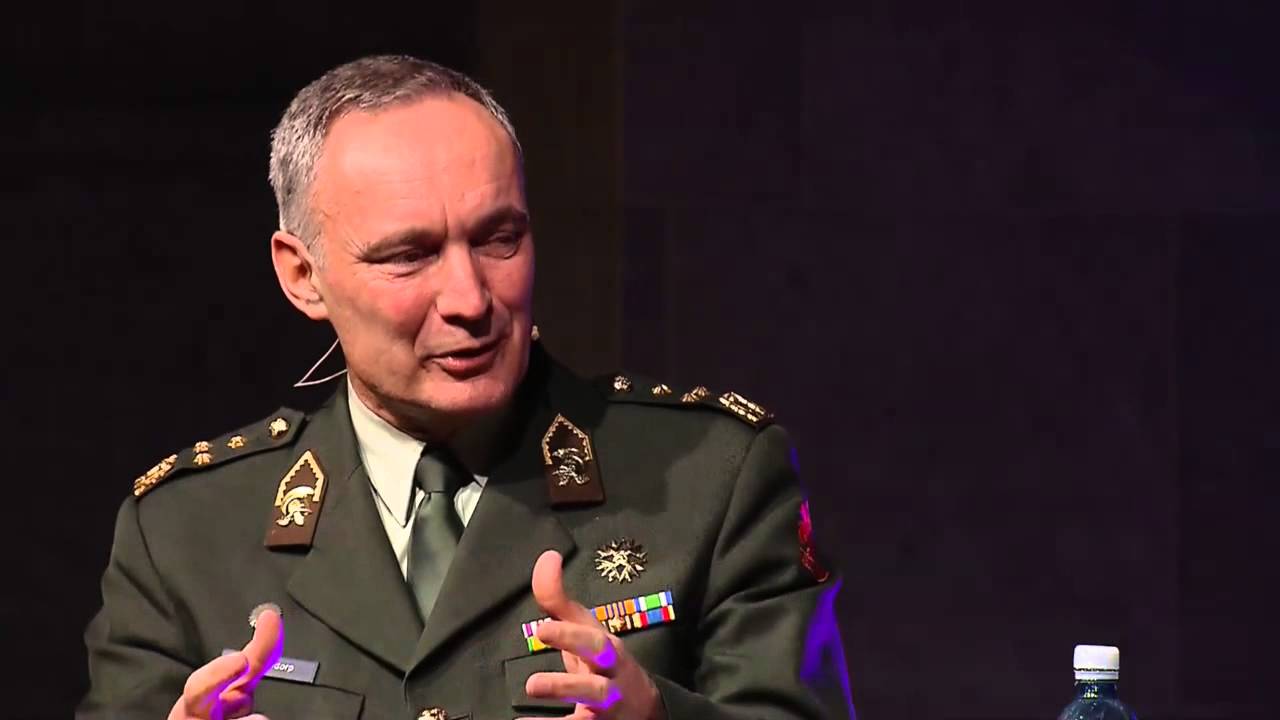 Nacht van de Geschiedenis 2015 - Generaal Tom Middendorp - YouTube