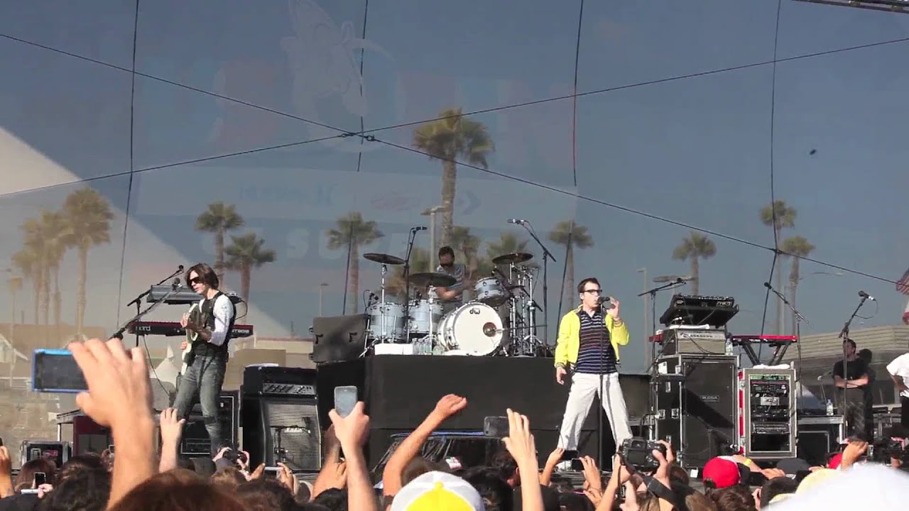 8-7-2010 Huntington Beach, CA Hurley US Open Hot Hot Heat / Weezer ...