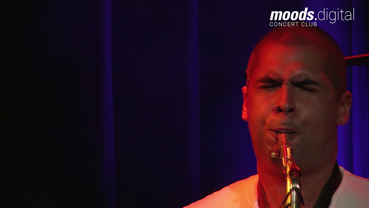 Binker Golding - Exquisite she-green, live at Moods, Zurich 2019 - YouTube