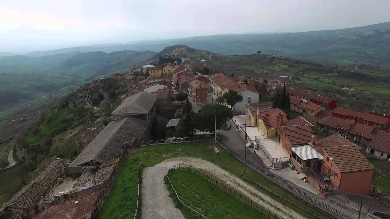 Montecalvo...dall'alto! - YouTube