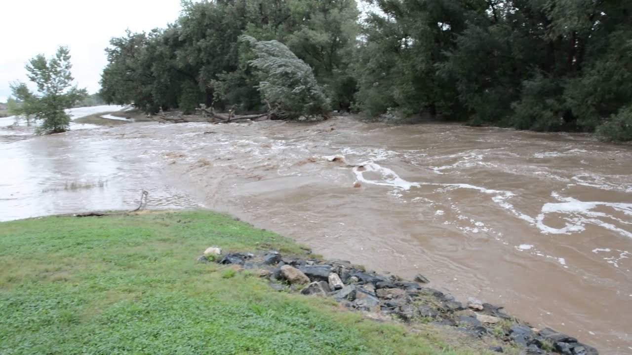 Left Hand Creek Out of Its Banks - YouTube