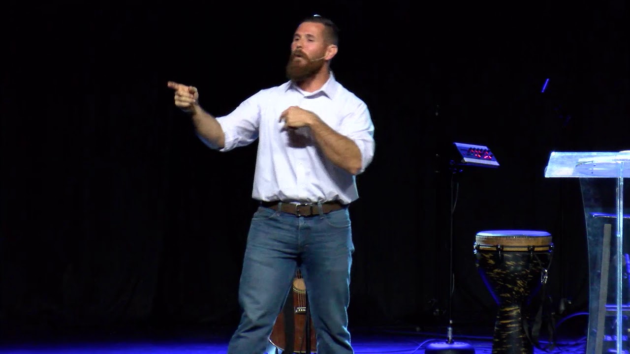 Kyle Shipp at the University of Mary Hardin-Baylor Chapel - YouTube