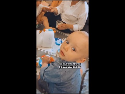 Flavia Mihasan - 15.06.2020\\Cheliuţă Carolicuţă, 1 an cu sfârcurile mă-sii în guriţă. Petrecere