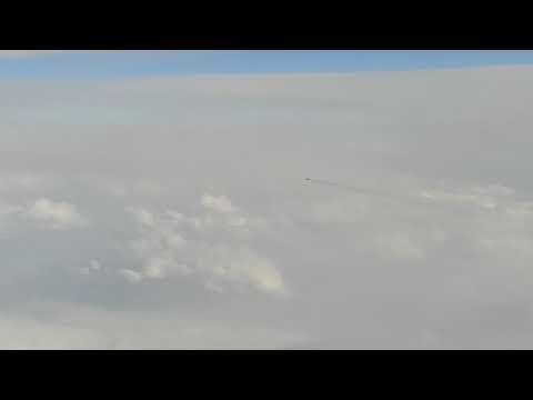 Uçakta giderken başka bir uçağı yakalayıp video çekmek