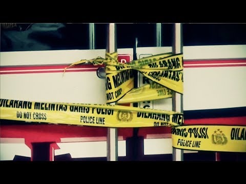 Wow!! Pemandu Lagu Kegebrek Saat ML Dengan Pengunjung di Room Karaoke - NET. JATIM