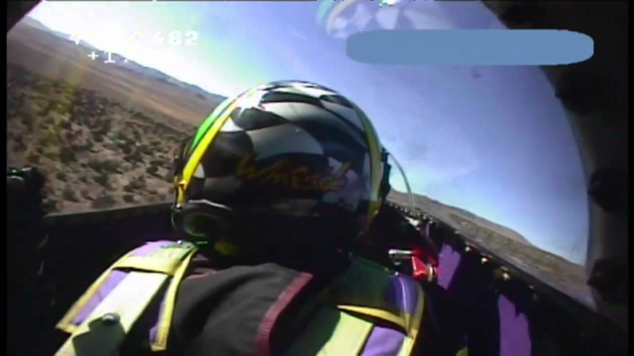 Unlimited Air Racer 'Voodoo' Heat 3A with mayday landing. - YouTube