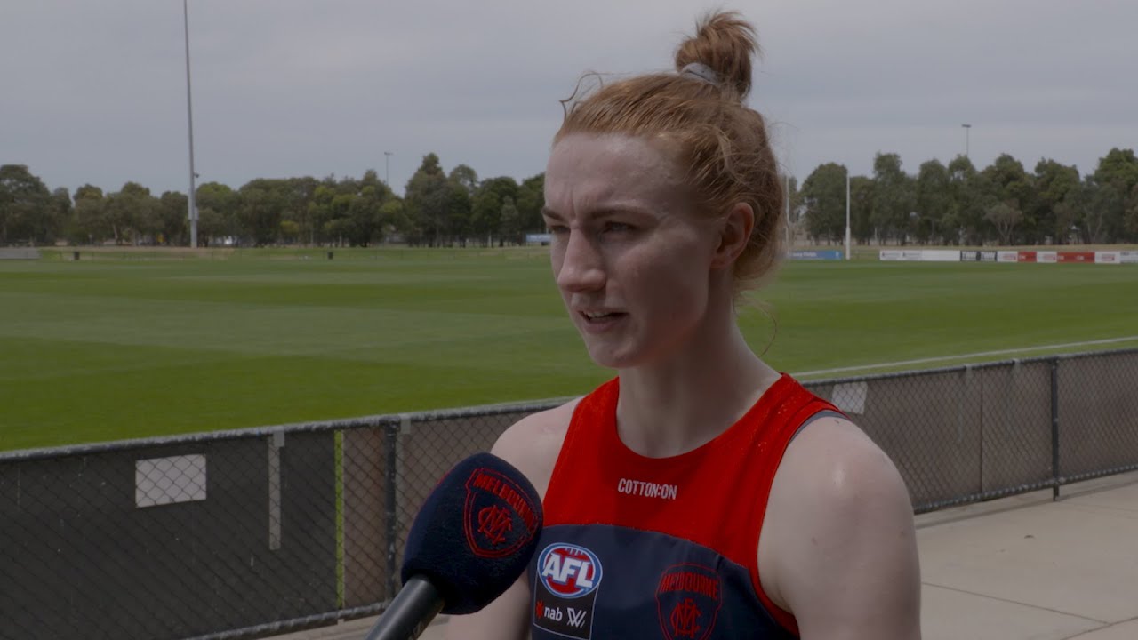 Lauren Magee's first AFLW session - YouTube
