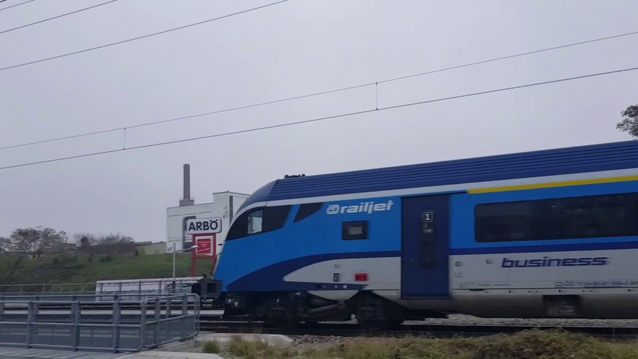 Ceske dráhy railjet bei ehemaliger Station Wien breitenleer straße ...