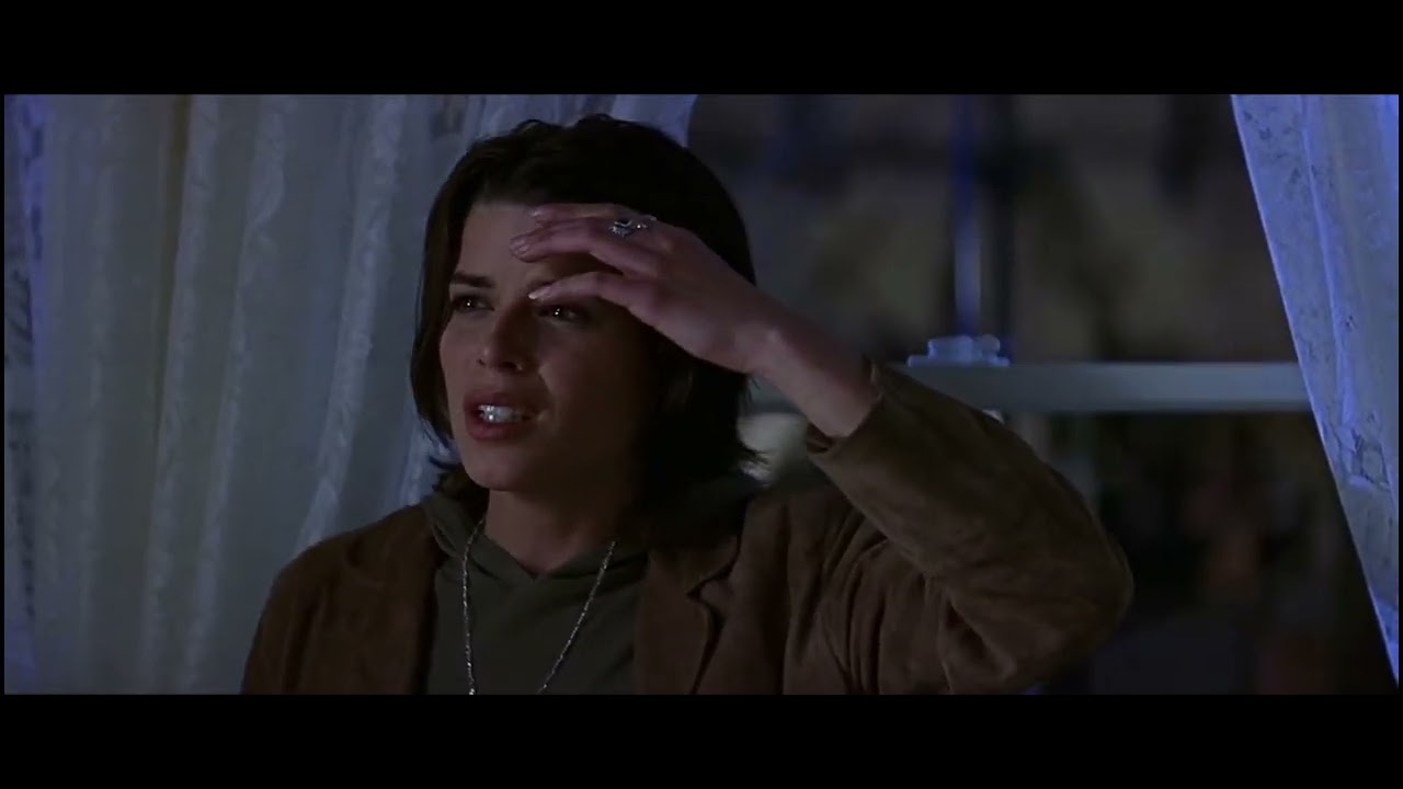 Scream 3 Ghostface chases Sidney in the Woodsboro movie set scene - YouTube